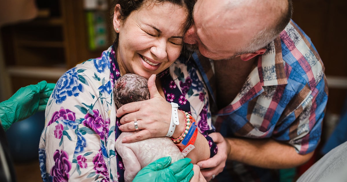 19 Emotional Birth Photos That Capture The Moment The Baby Arrives ...