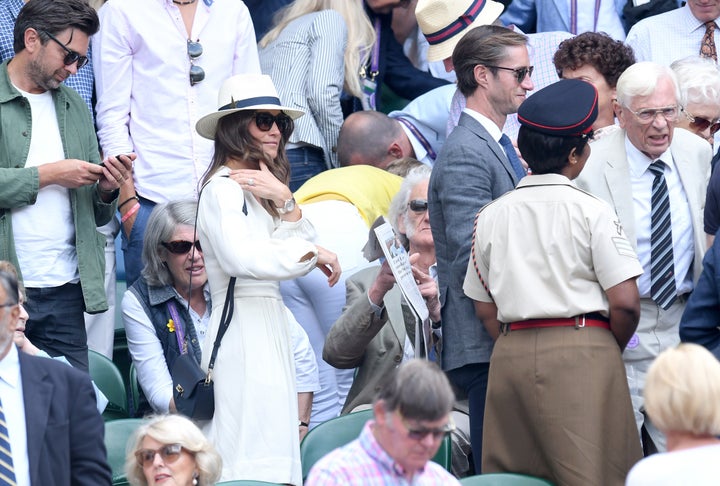 Pippa Middleton Wears All White To Wimbledon And Looks Incredibly Chic ...