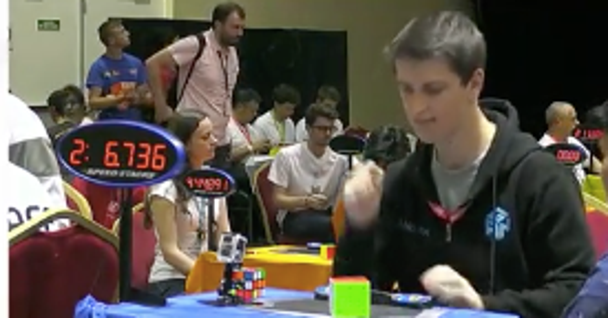 Australian Sets Freakishly Fast Rubik's Cube Records At World ...