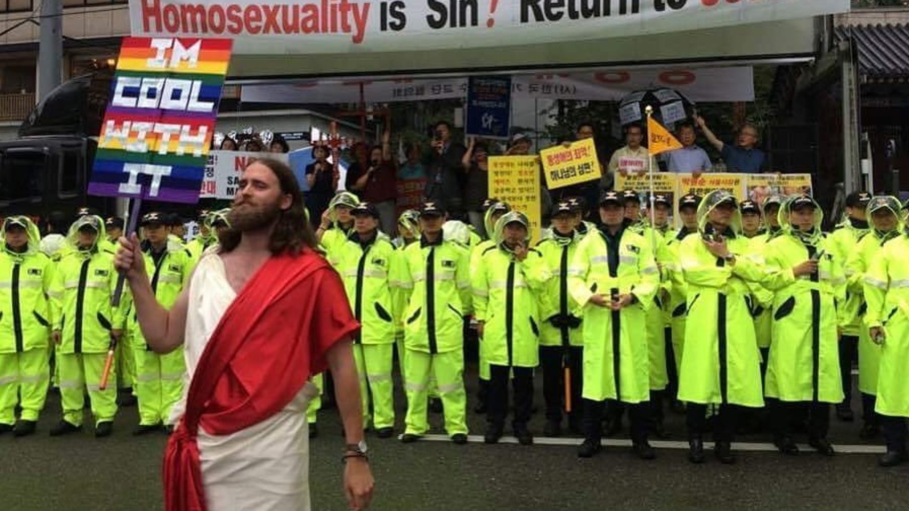 A Beautiful Thing Happened When 'Jesus' Faced Off With Pride Protesters ...