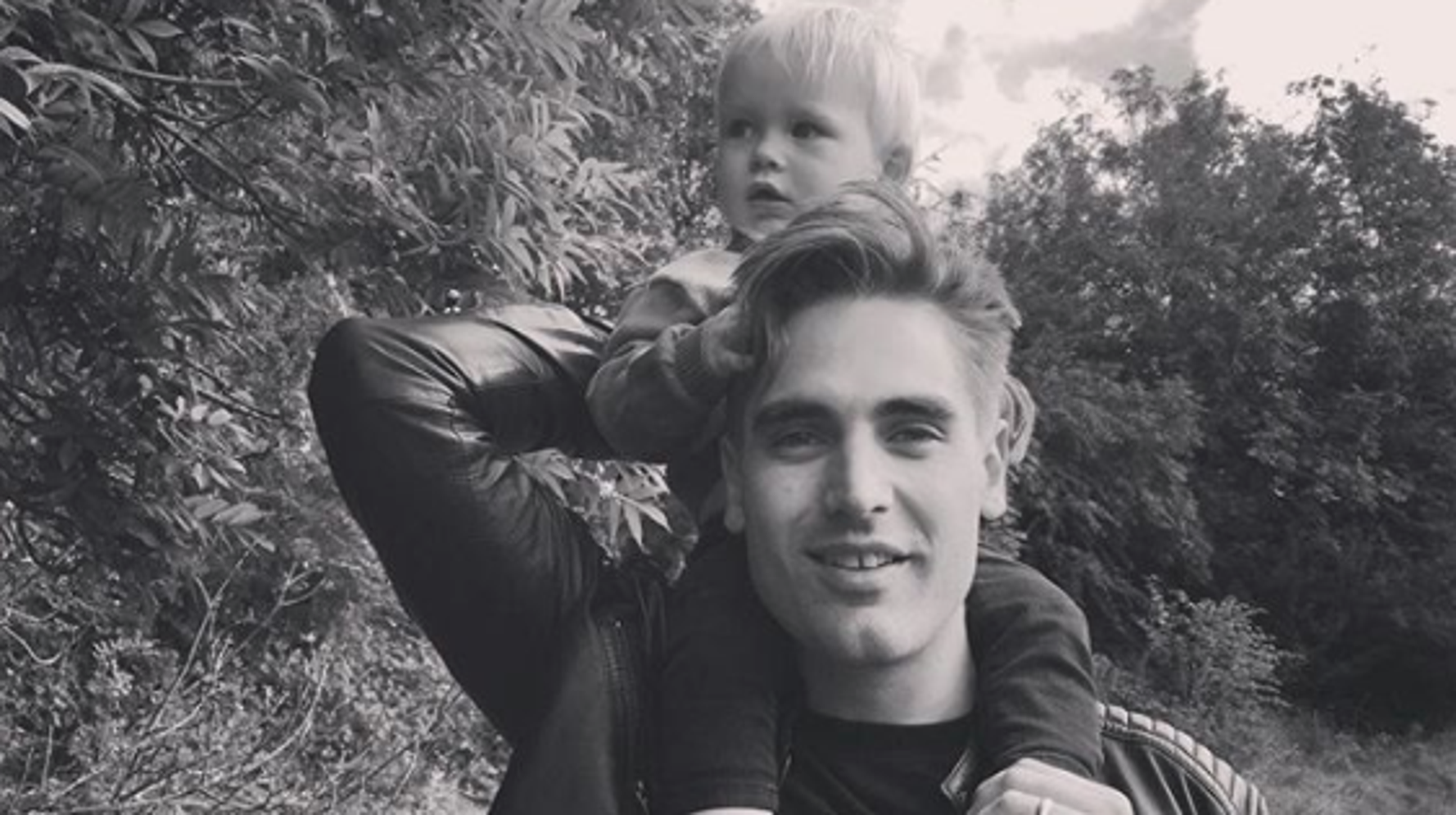 Busted's Charlie Simpson Reveals Wife Anna Barnard Is Pregnant With ...