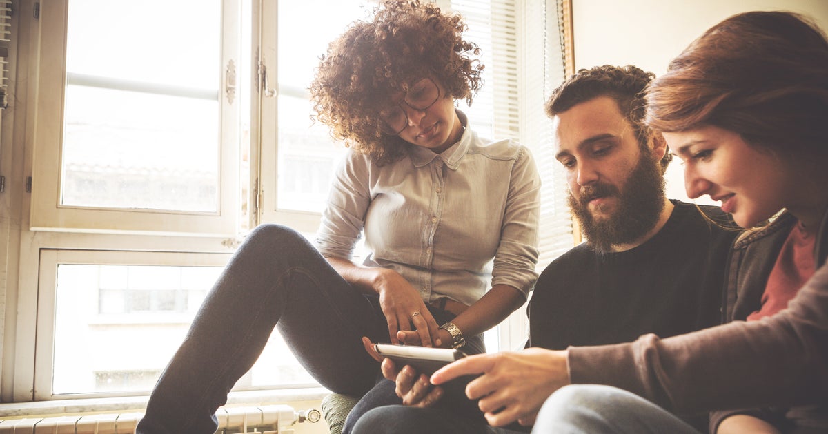 14 Things You Only Know If You're The Third Wheel | HuffPost UK Life