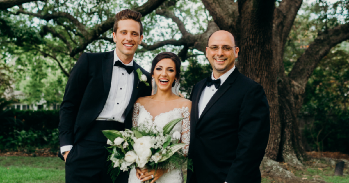 Bride's Dog Couldn't Come To Her Wedding, So Her Dad Got Creative ...