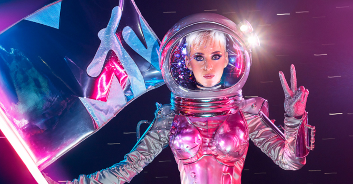 Duck And Cover, Katy Perry Is Hosting The VMAs | HuffPost Entertainment