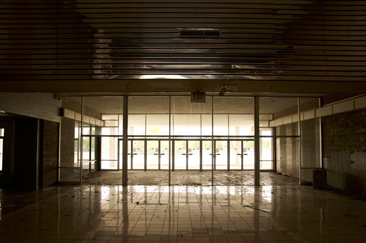 Eerie Footage Captures Abandoned Mall 50 Years After its Grand Opening ...