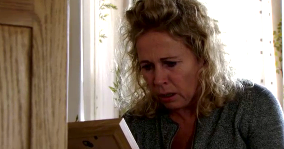 ‘EastEnders’ Airs Emotional Exit For Lisa Fowler, With Mental Breakdown ...