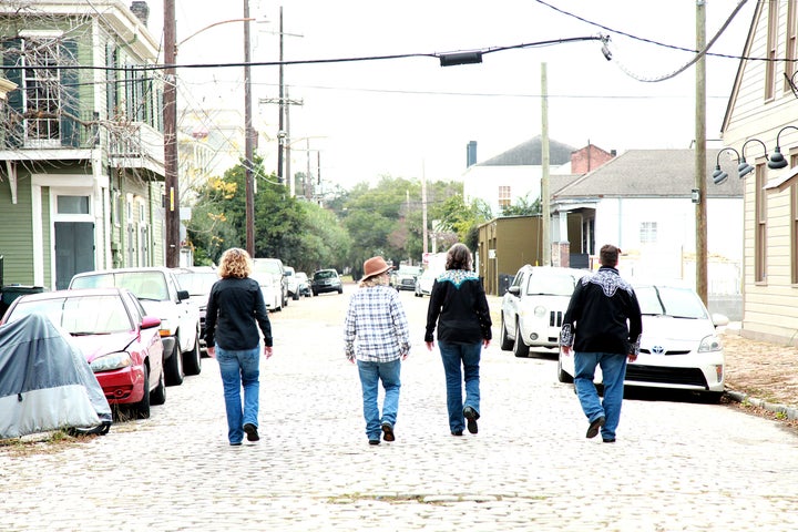 Roxie Watson Sings Try a Little Kindness | HuffPost Contributor