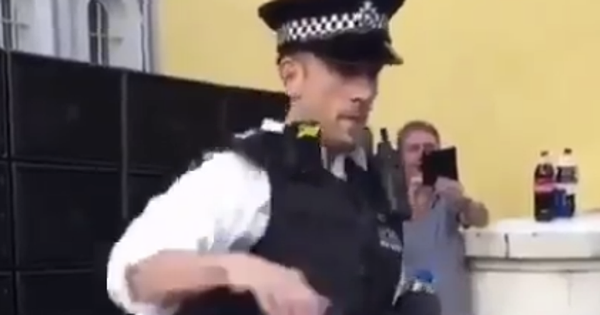 Dancing Police Officer At Notting Hill Carnival is Just Brilliant ...