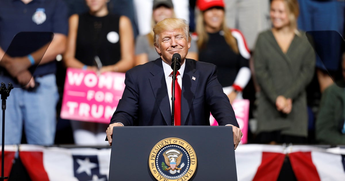 Trump Has An Obsession With Crowd Size | HuffPost Videos