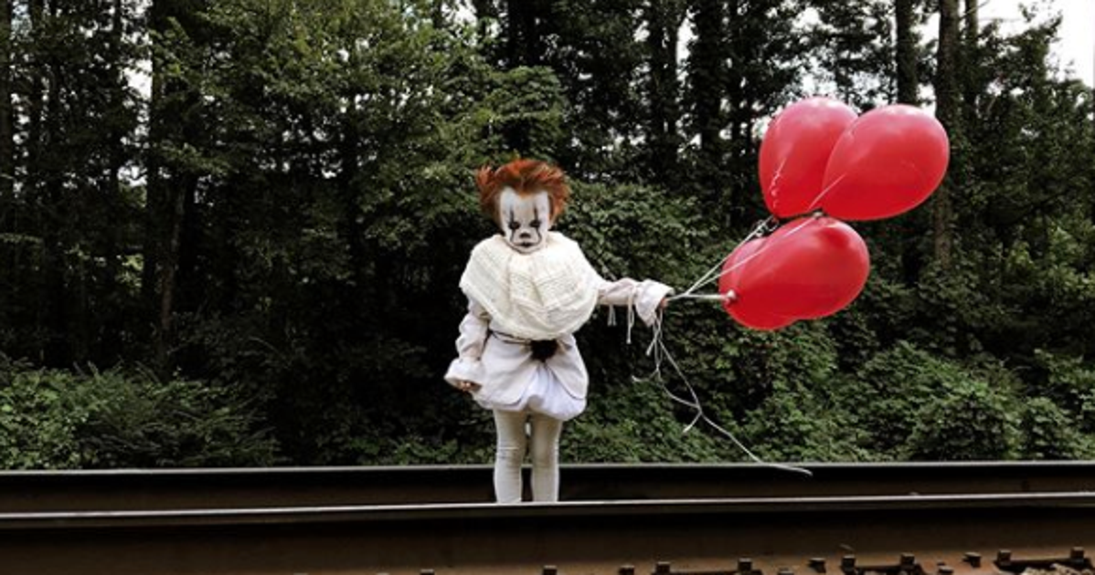 Boy Photographs Three-Year-Old Brother As Pennywise The Clown From 'It ...