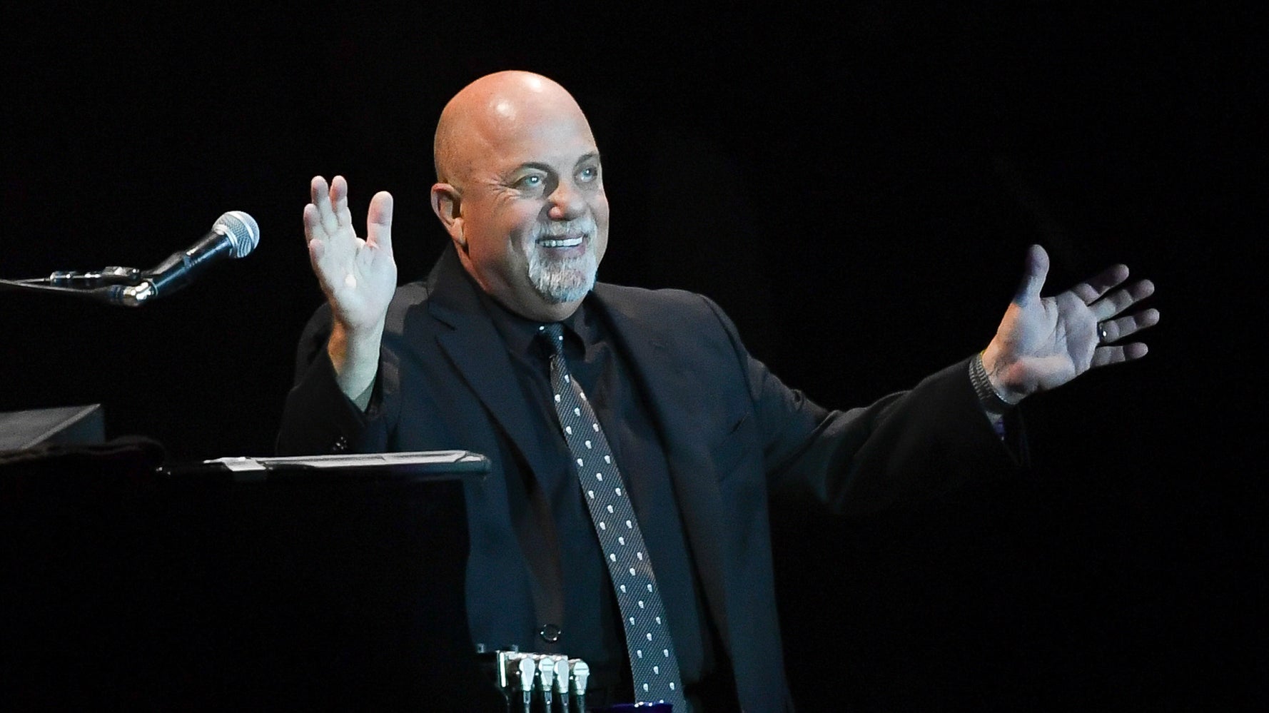 Billy Joel Gets Cheeky About Amy Schumer & Jennifer Lawrence Dancing On ...