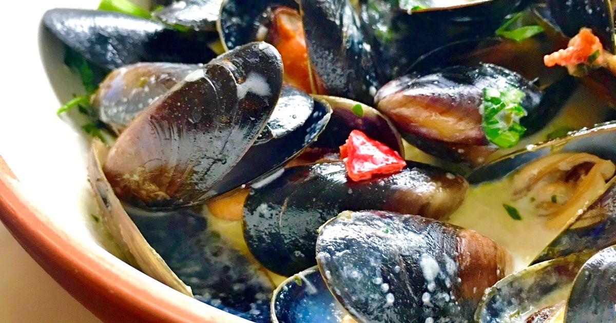 How to Clean & Prepare Mussels | HuffPost Contributor