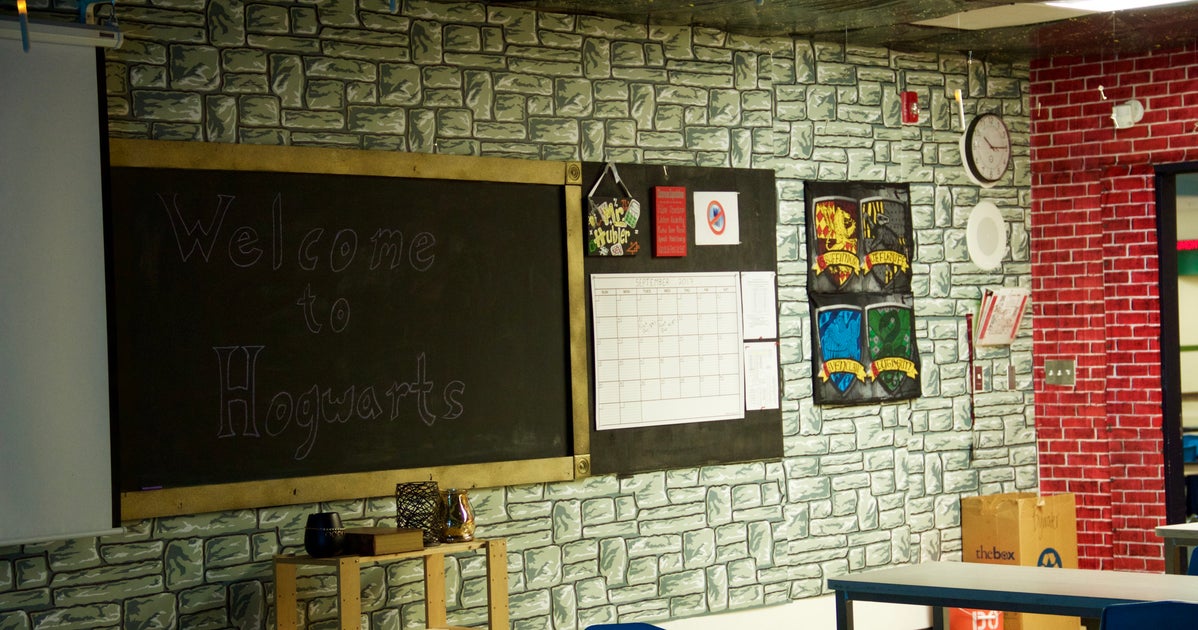 Teacher Spends 70 Hours Creating Incredible 'Harry Potter'-Themed ...