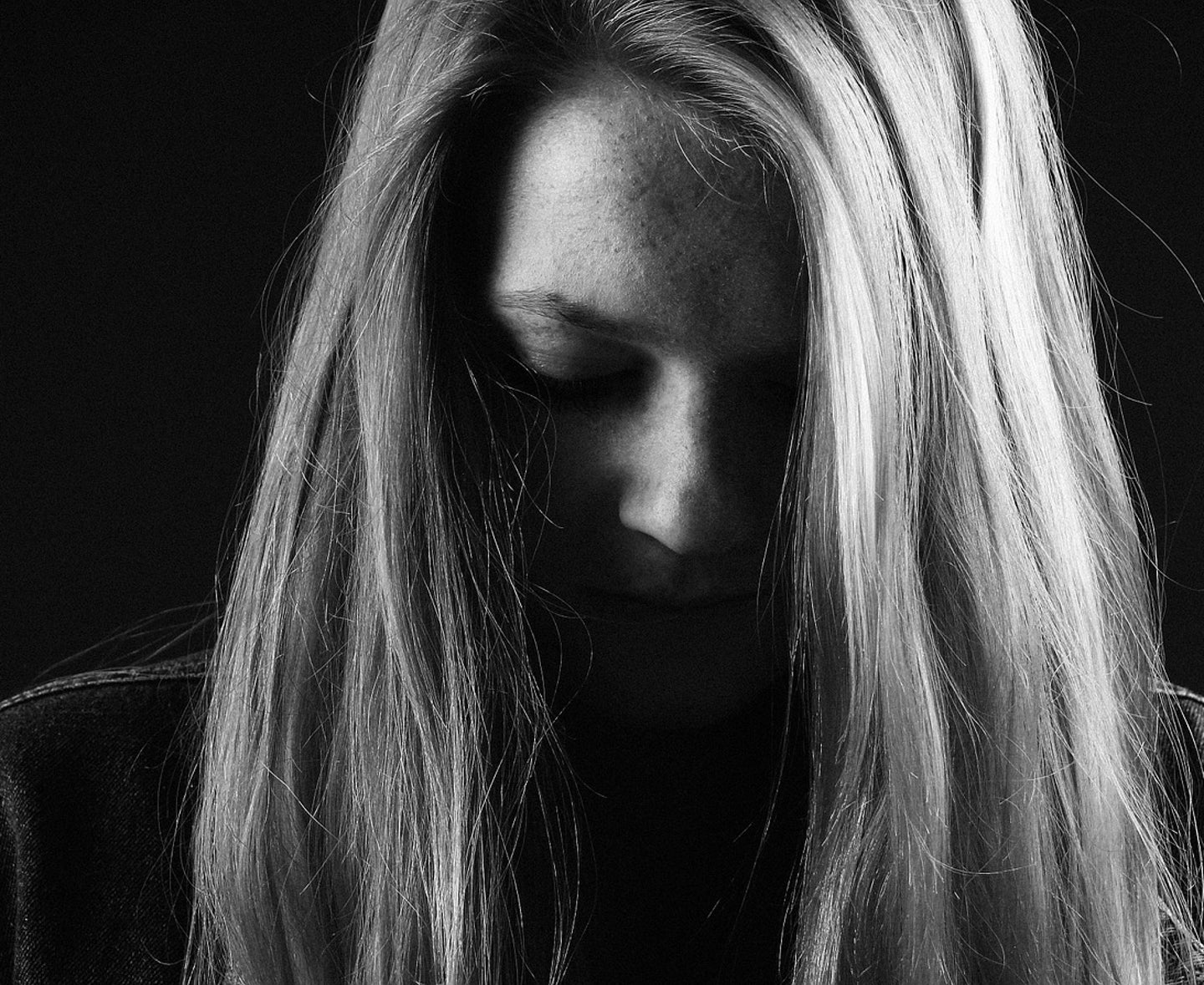 How Growing Up In A Negative Home Can Paralyze You In Adulthood ...