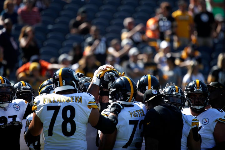 Pittsburgh Steelers Stay Off Field During Anthem, Crowd Boos Them When ...