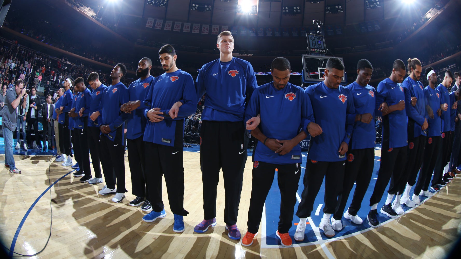 New York Knicks Lock Arms During National Anthem After NBA Bans ...