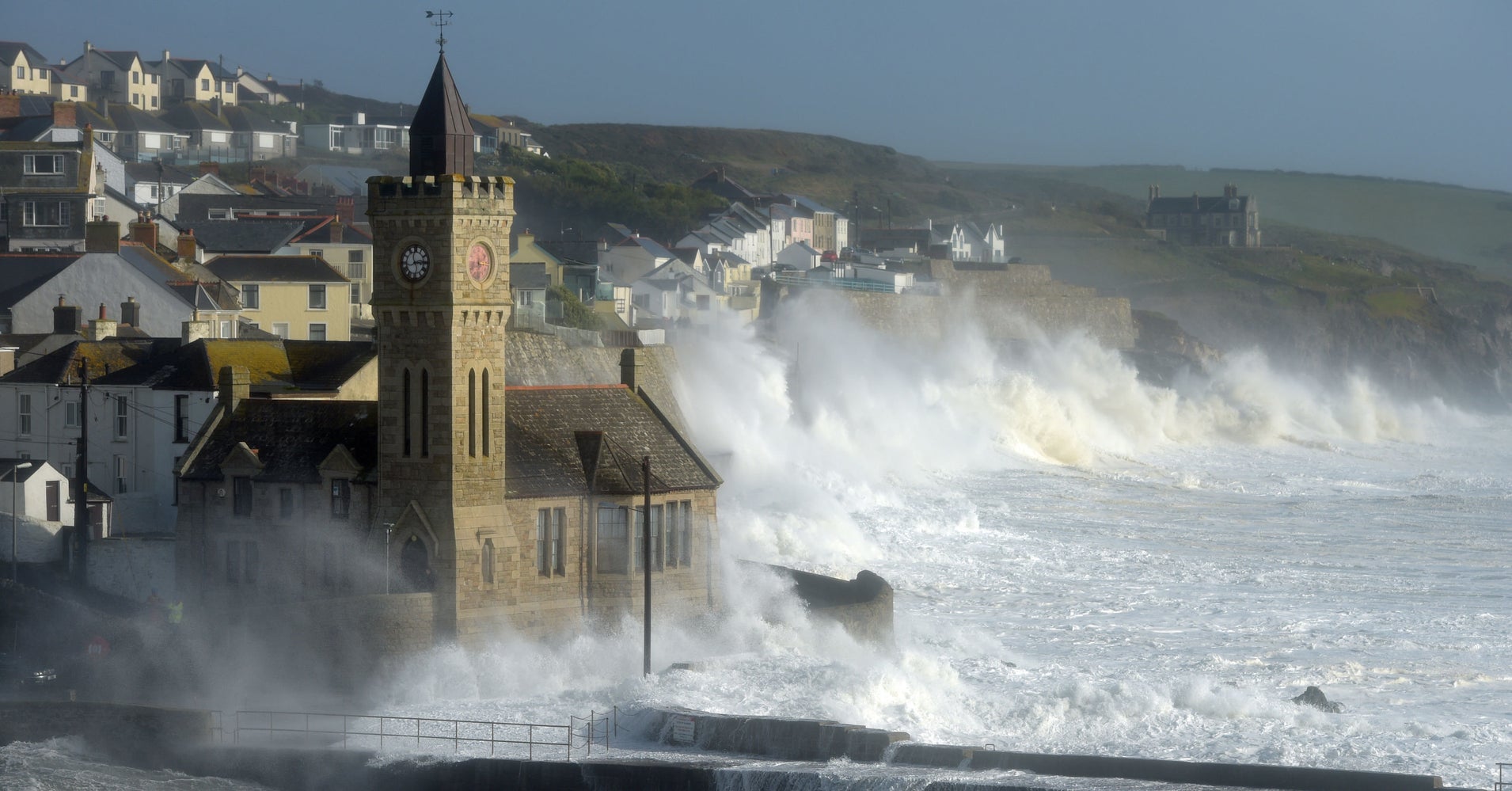 Tropical Storm Ophelia Tears Through Ireland | HuffPost