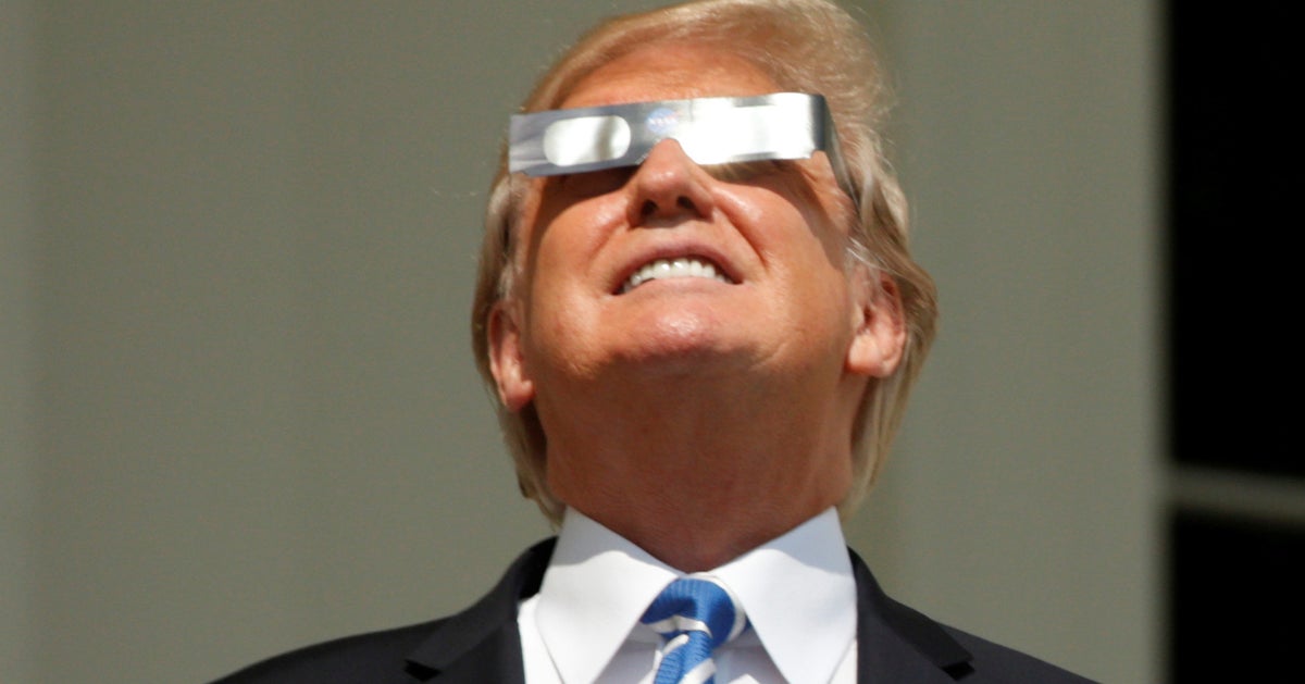 Someone Just Gave Donald Trump A Full-Moon Salute | HuffPost Weird News