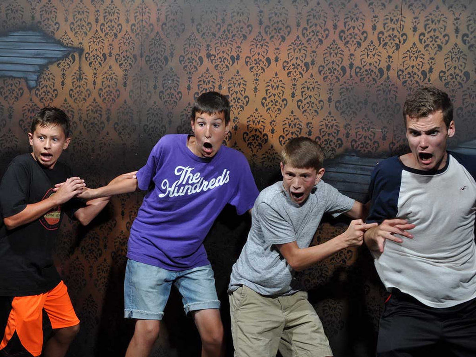 Hilarious Haunted House Photos Are The Funniest Part Of Halloween ...