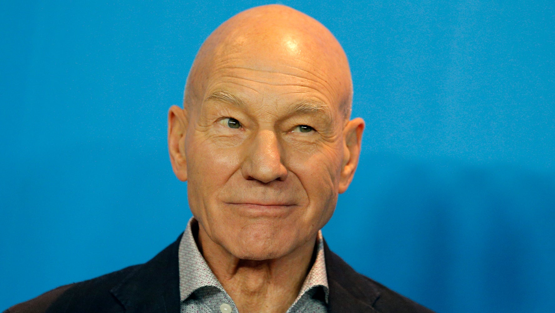 Photo Of Patrick Stewart Picking Apples Sends People Into Overdrive ...