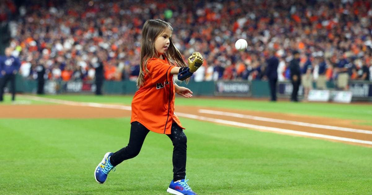 7-Year-Old Girl With Robotic Arm Throws Out World Series First Pitch ...