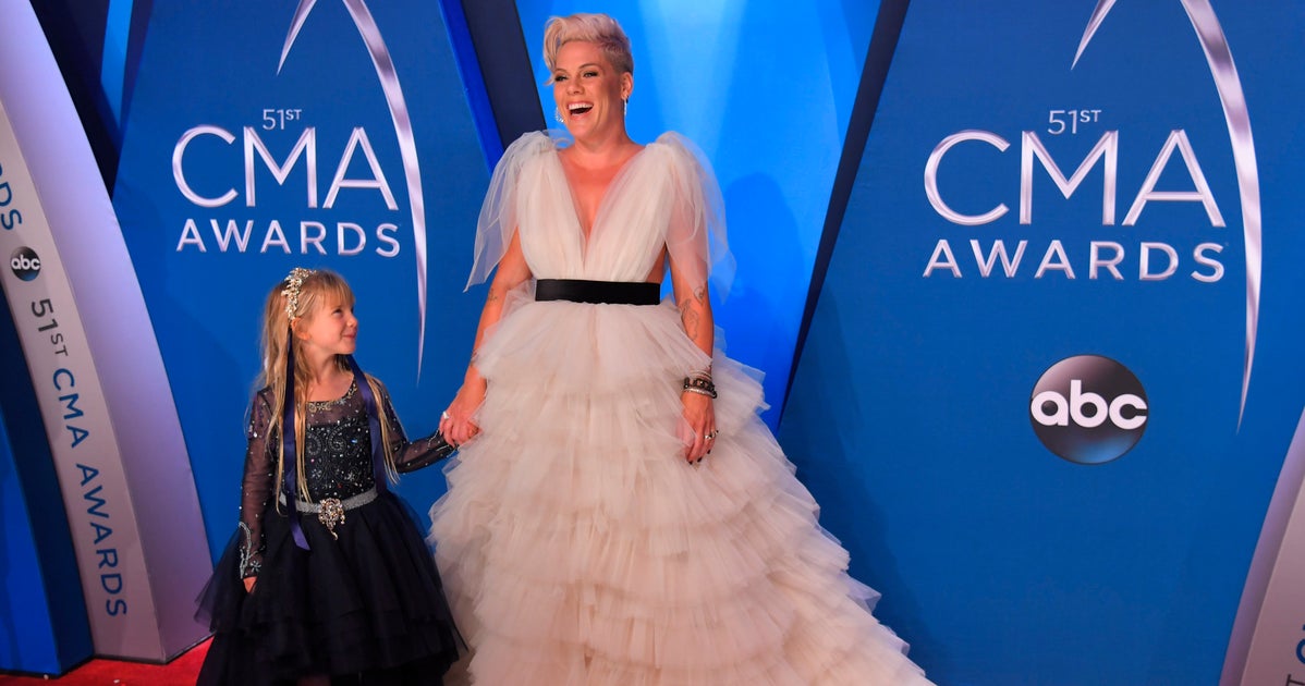 Pink And Her Daughter Rocked The CMA Awards Red Carpet Together ...