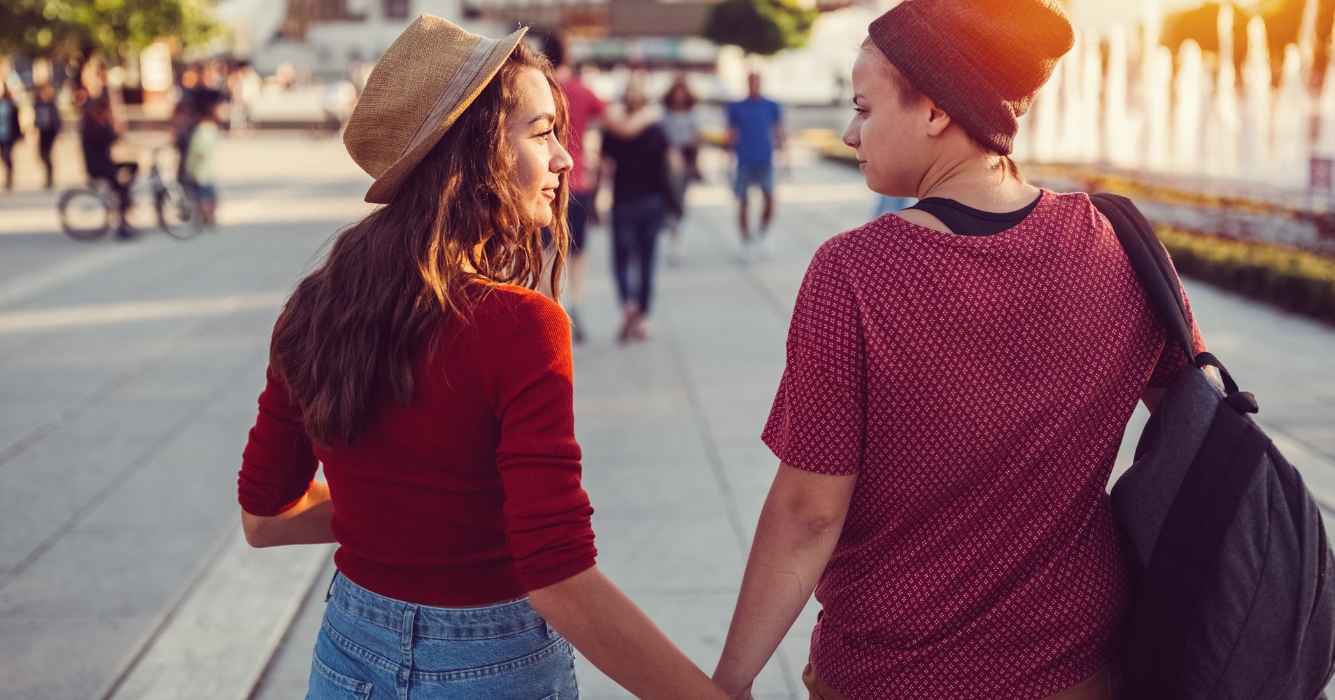 16 Questions To Ask On A First Date According To Marriage Therapists 16-questions-to-ask-on-a-first-date-according-to-marriage-therapists