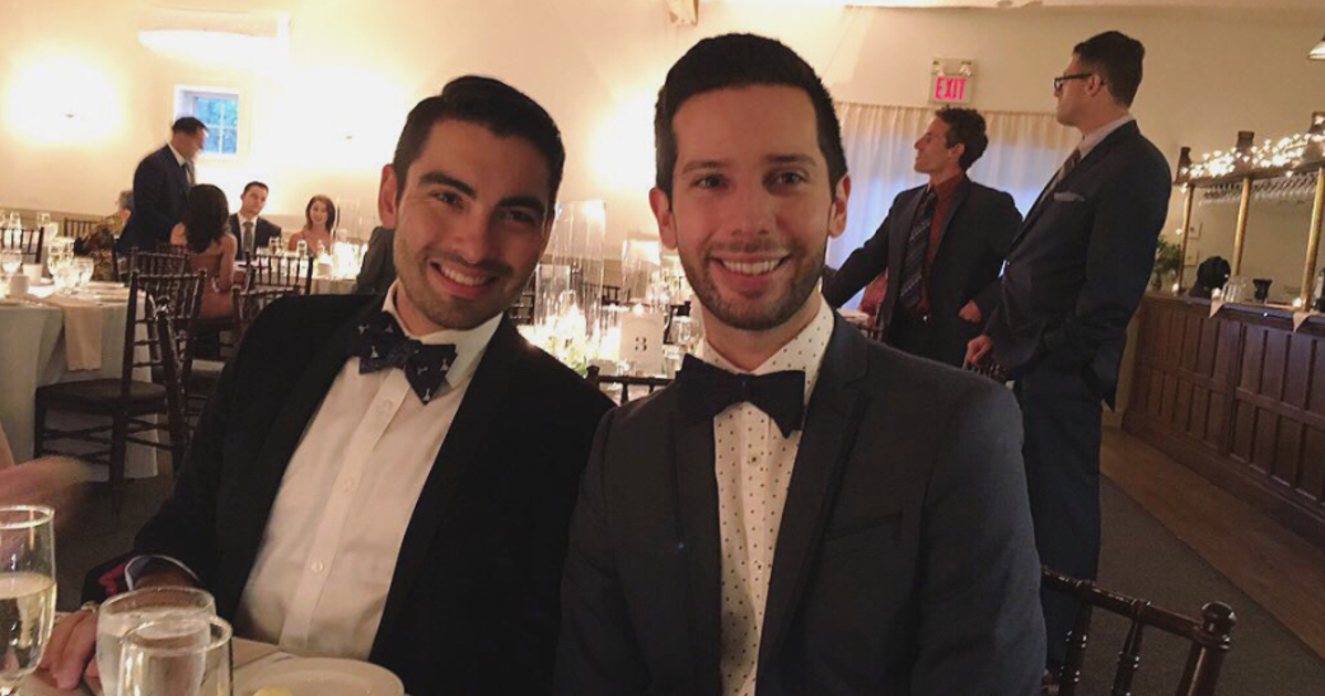 Wedding Guest Inadvertently Stars In Hilarious Photo Fail And People ...