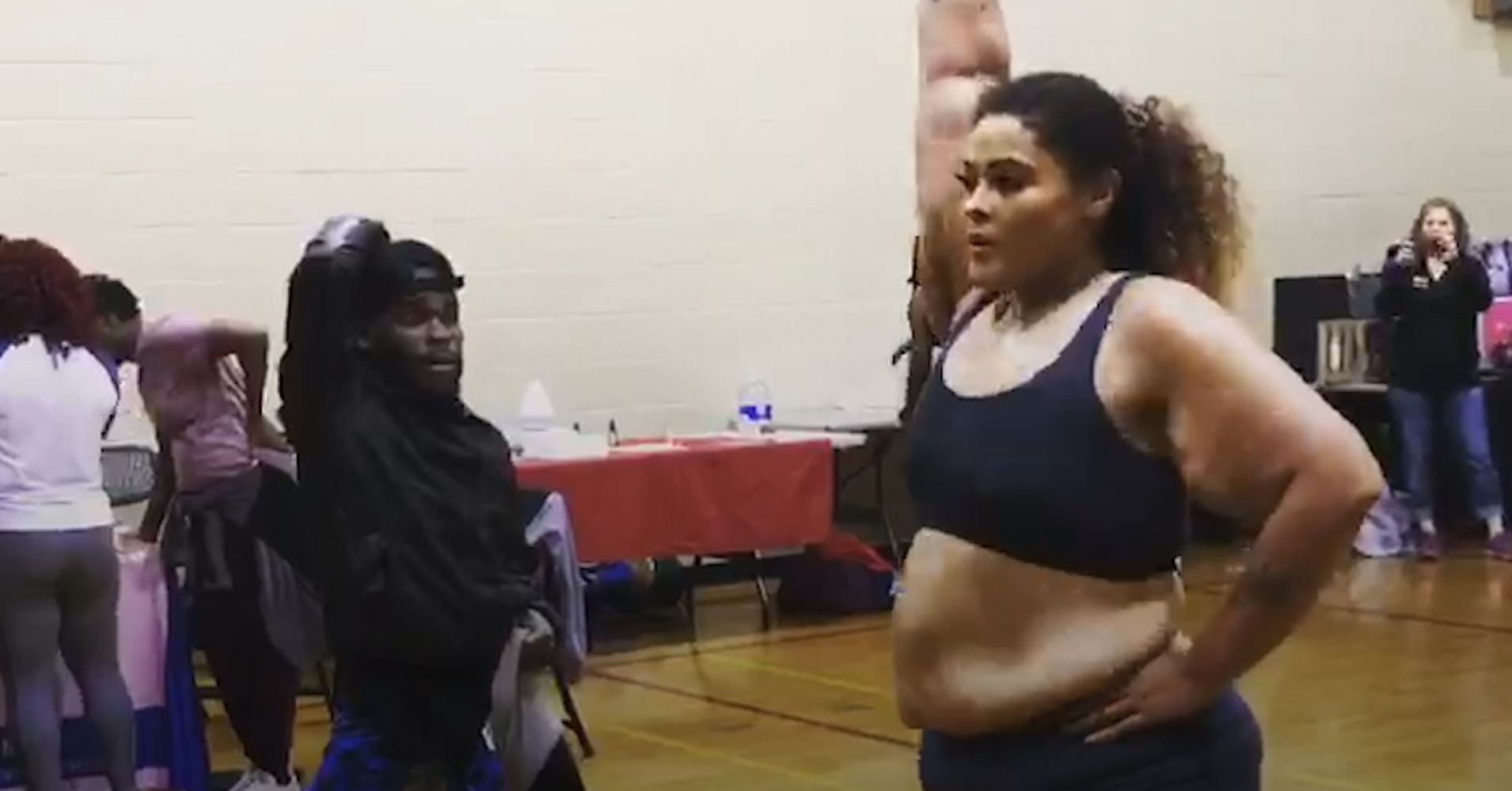 Dancers Jiggle Shakes Up The Web Huffpost