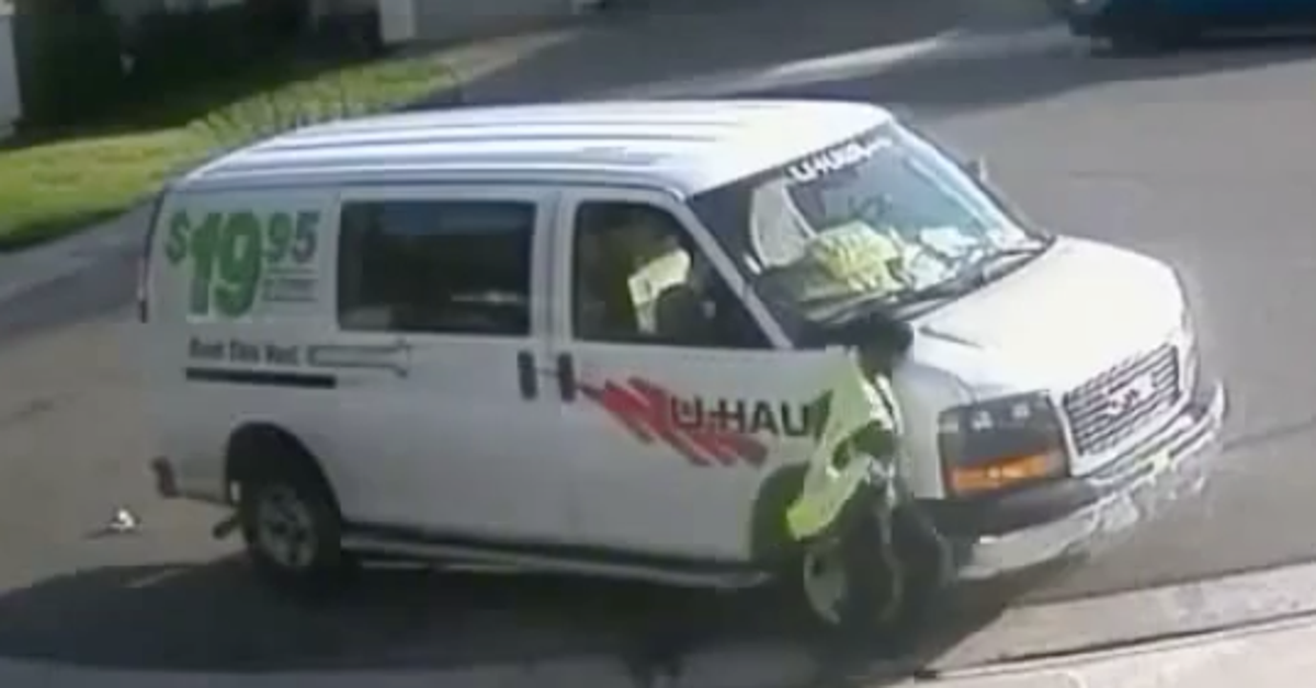 Delivery Driver For Amazon Caught On Camera Pooping On Man's Driveway ...