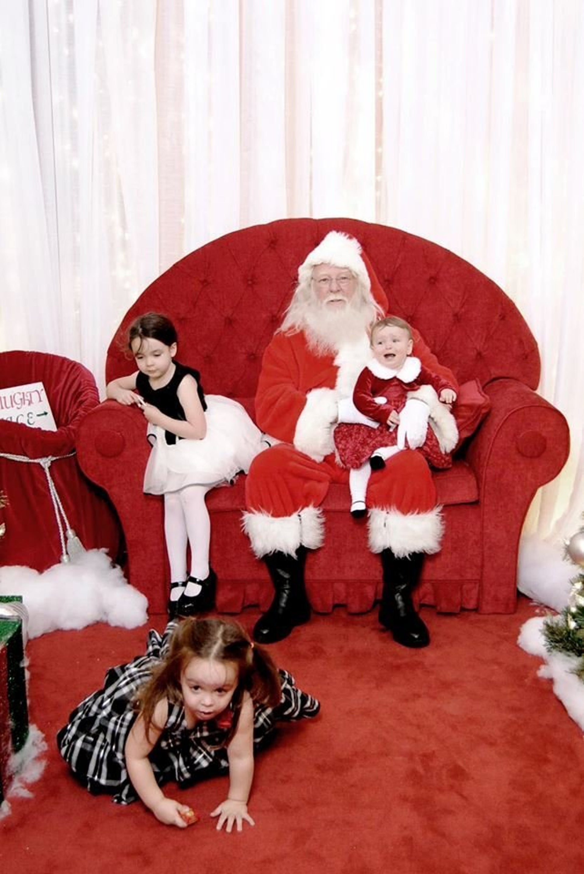 39 Santa Photos That Did NOT Go As Planned | HuffPost Life