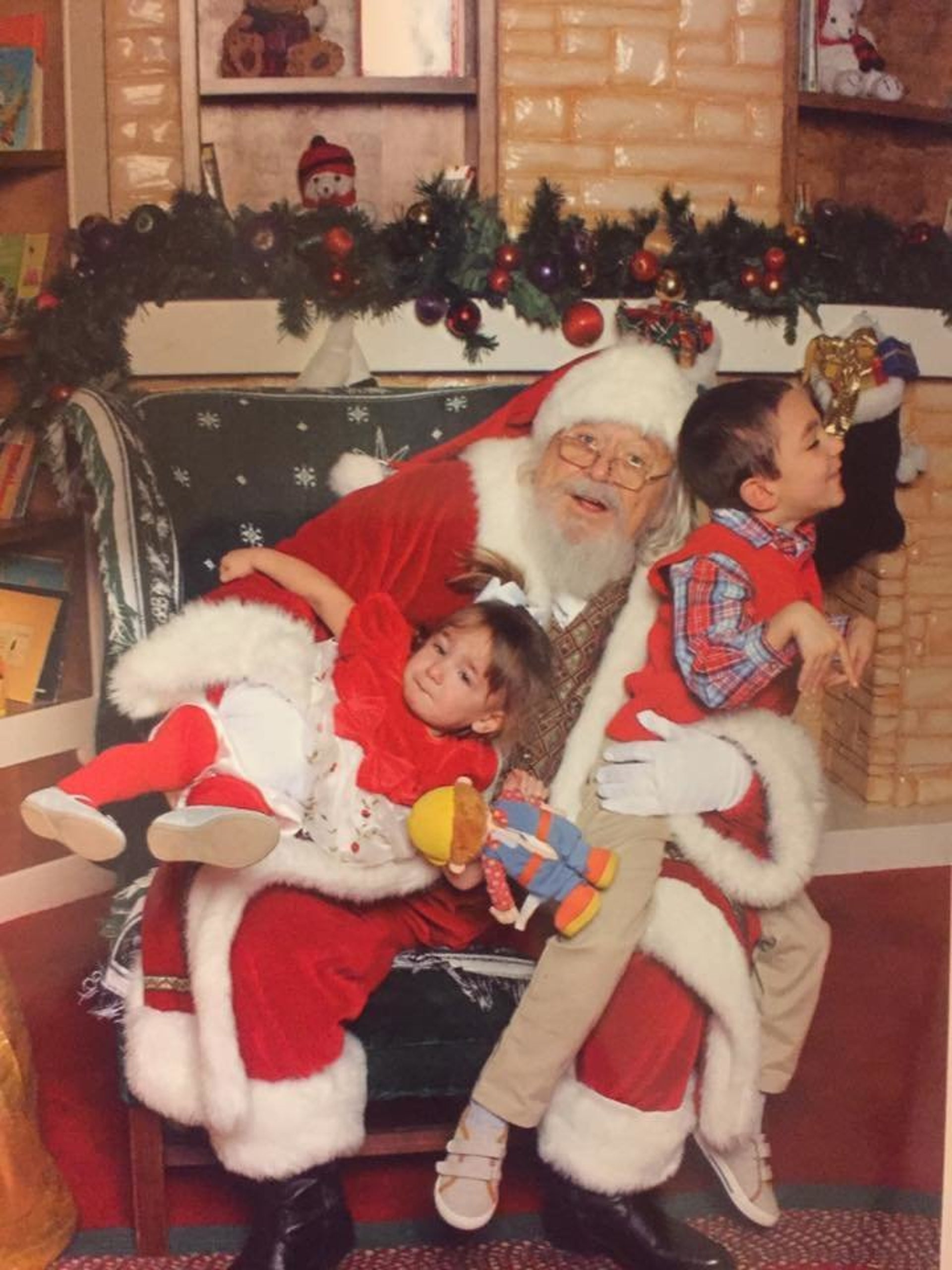 39 Santa Photos That Did NOT Go As Planned | HuffPost Life