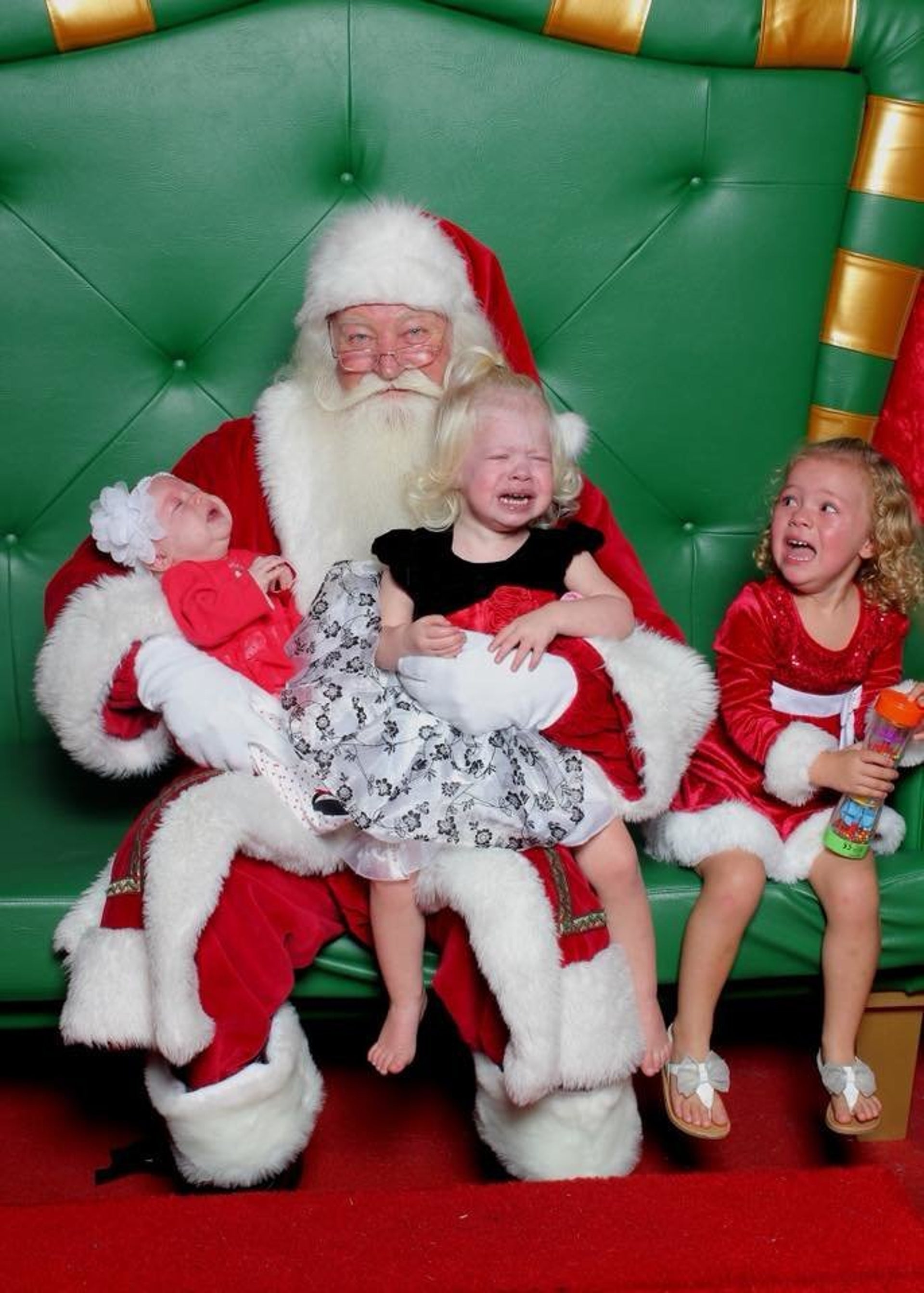 39 Santa Photos That Did NOT Go As Planned | HuffPost Life