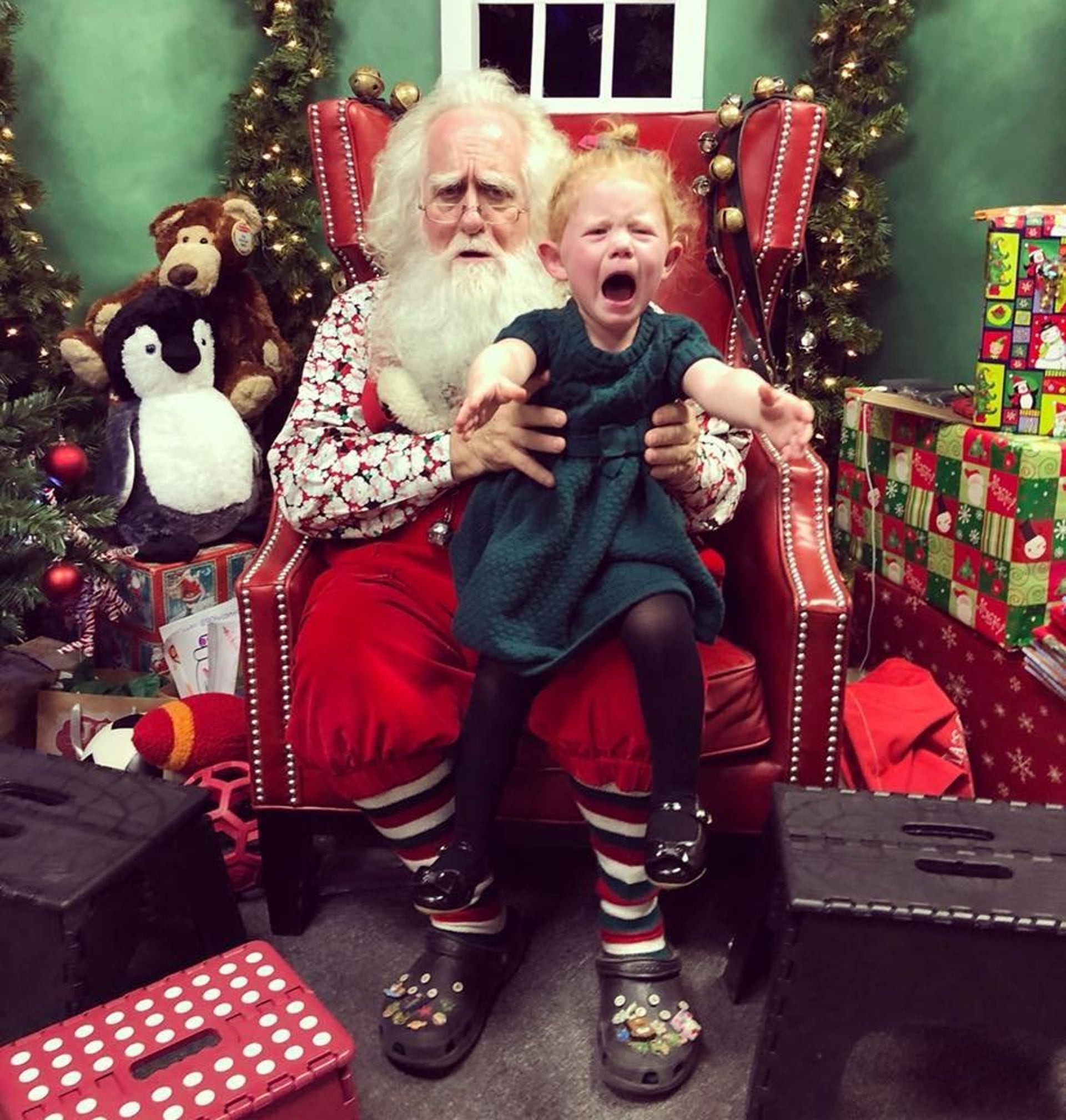39 Santa Photos That Did NOT Go As Planned | HuffPost Life