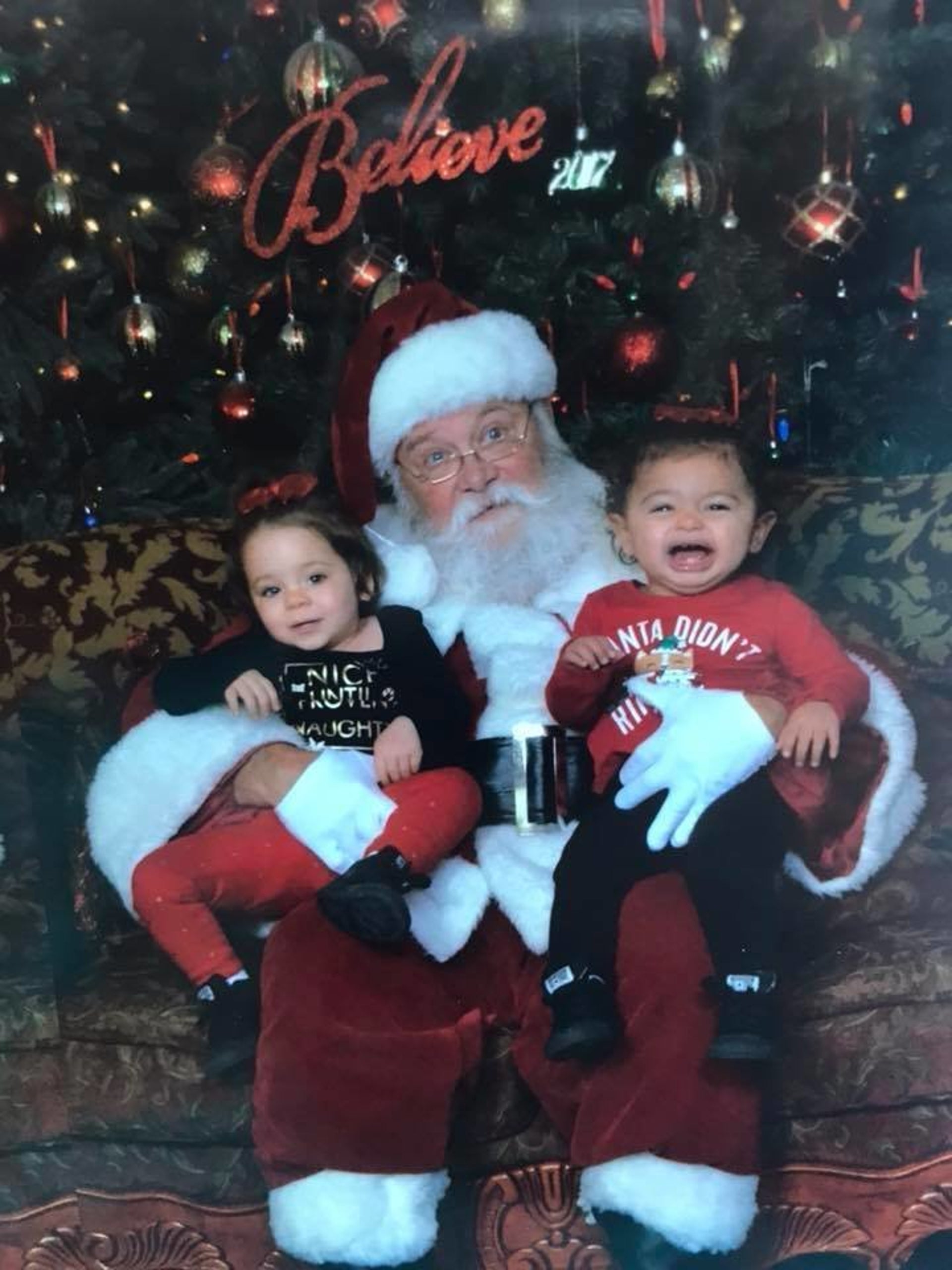 39 Santa Photos That Did NOT Go As Planned | HuffPost Life