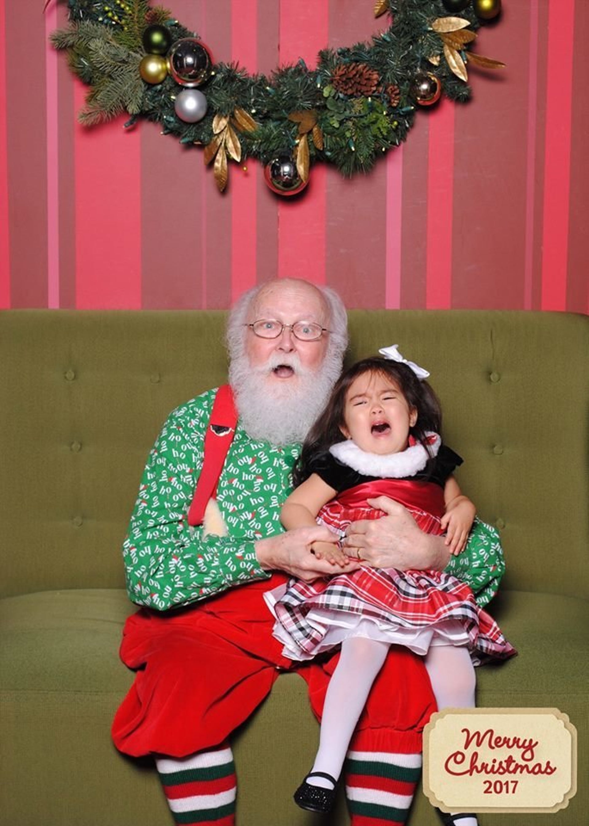 39 Santa Photos That Did NOT Go As Planned | HuffPost Life
