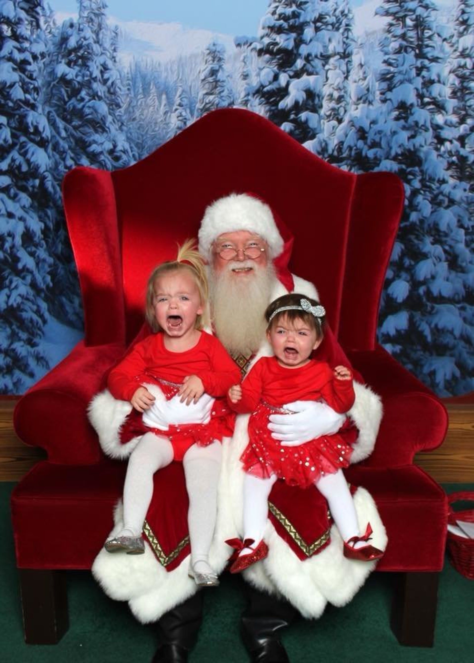 39 Santa Photos That Did NOT Go As Planned | HuffPost Life