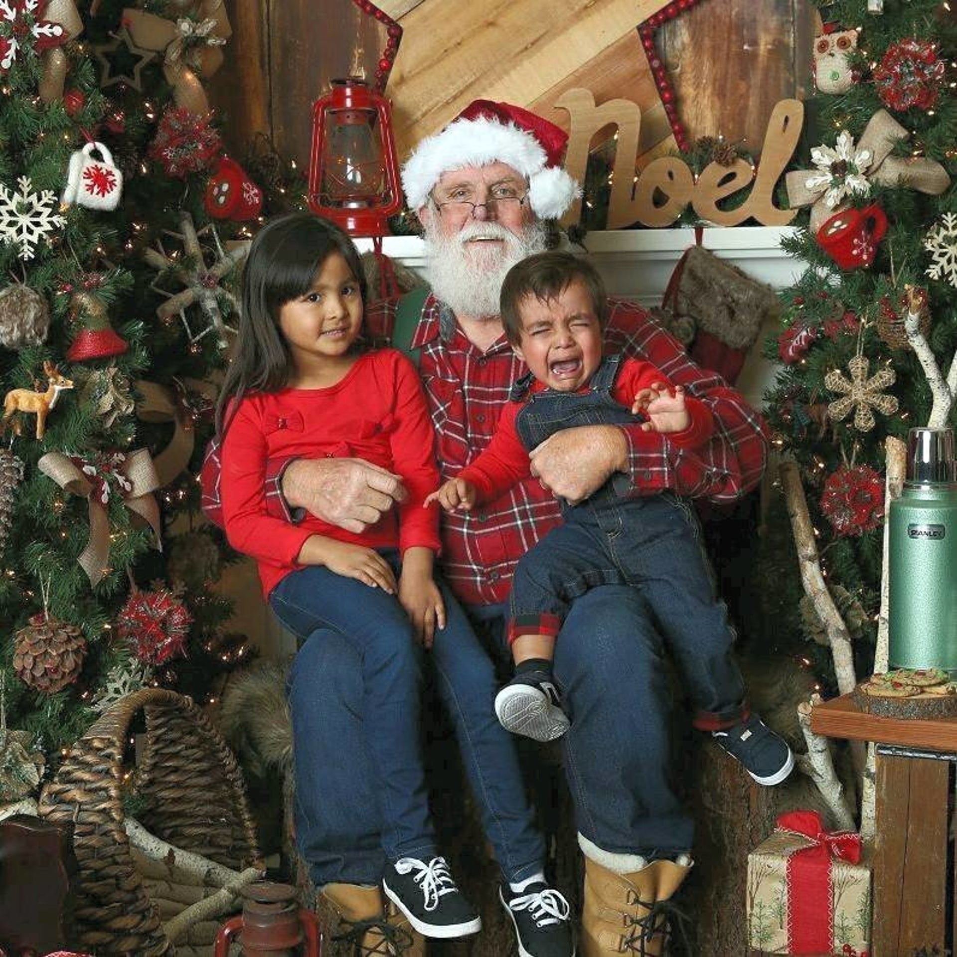 39 Santa Photos That Did NOT Go As Planned | HuffPost Life
