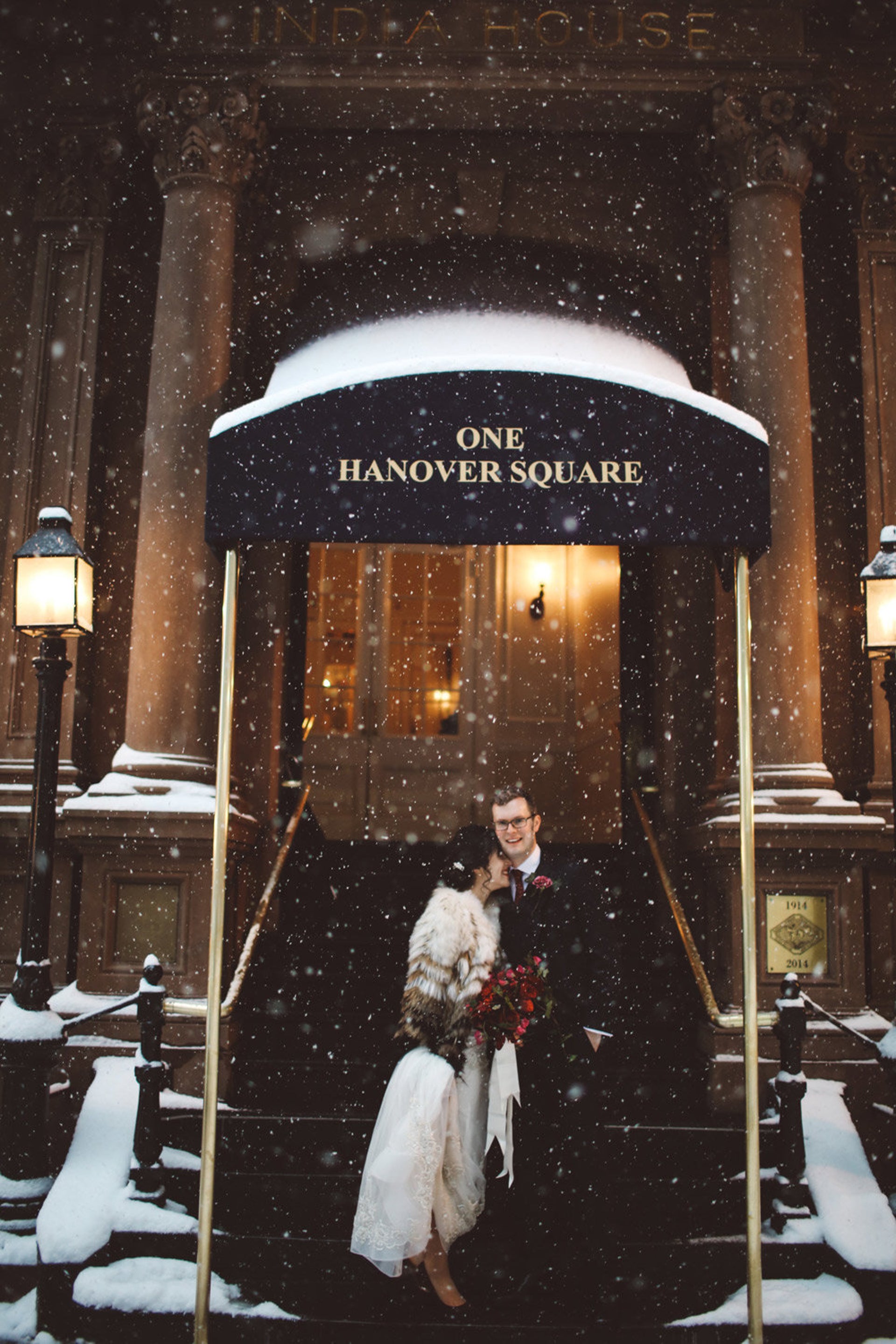 31 Snowy Wedding Pics That Are Straight Out Of A Winter Wonderland ...