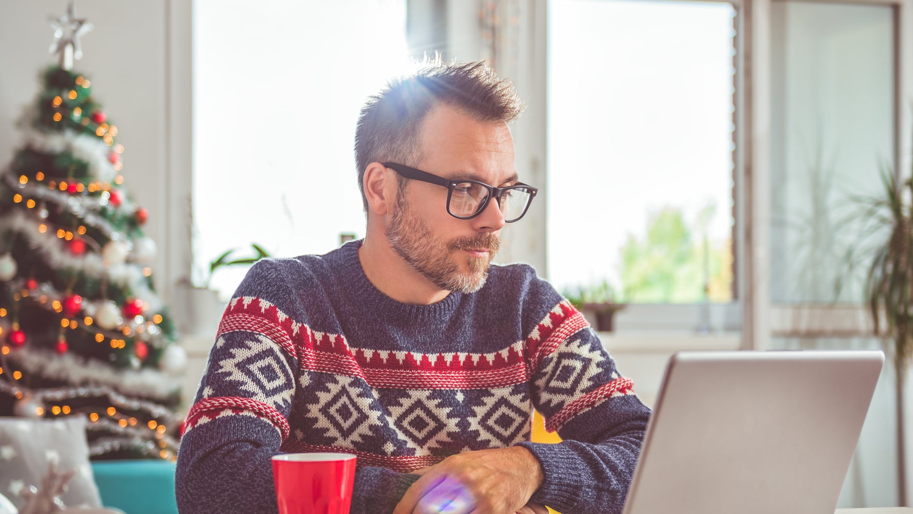 17 Things You Only Know If You're Working Over Christmas | HuffPost UK Life