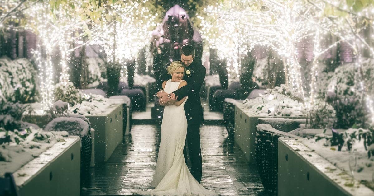 31 Snowy Wedding Pics That Are Straight Out Of A Winter Wonderland ...