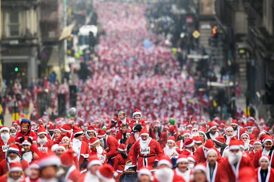 These 17 Photos Show Santas Spreading Joy Around The World | HuffPost ...