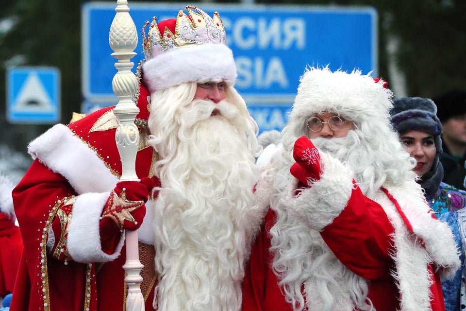 These 17 Photos Show Santas Spreading Joy Around The World | HuffPost ...
