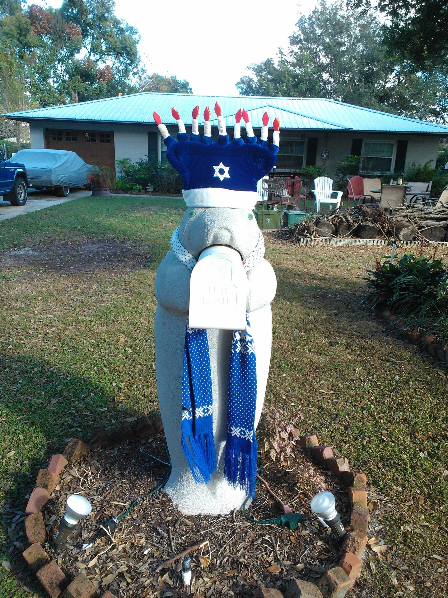 This Manatee Mailbox Has A Flawless Outfit For Every Occasion ...