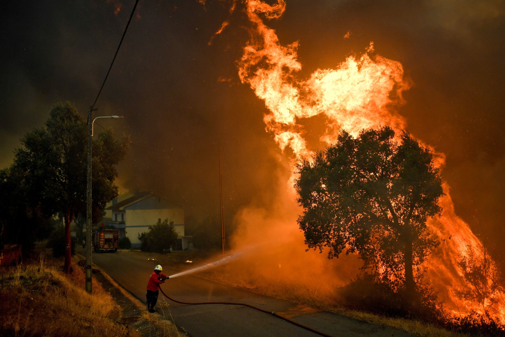 26 Photos That Show The Natural Disasters Humanity Faced In 2017 ...