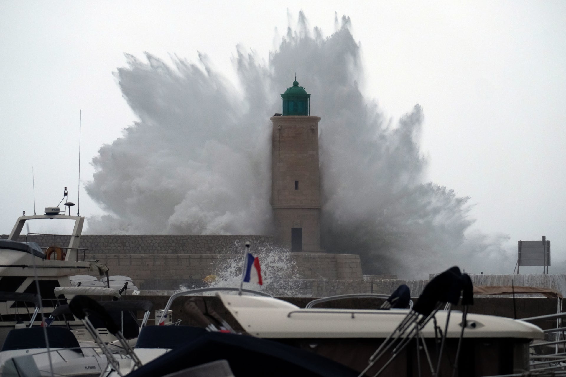 26 Photos That Show The Natural Disasters Humanity Faced In 2017 ...
