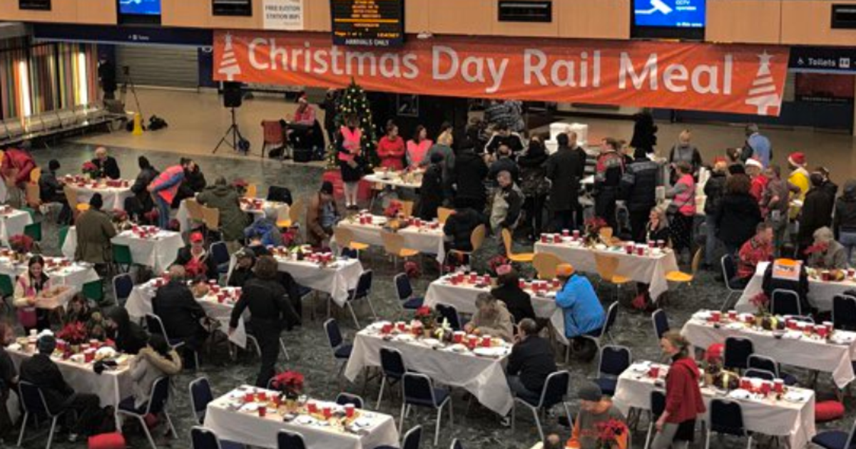 London’s Euston Station Hosts Christmas Dinner For The Homeless ...