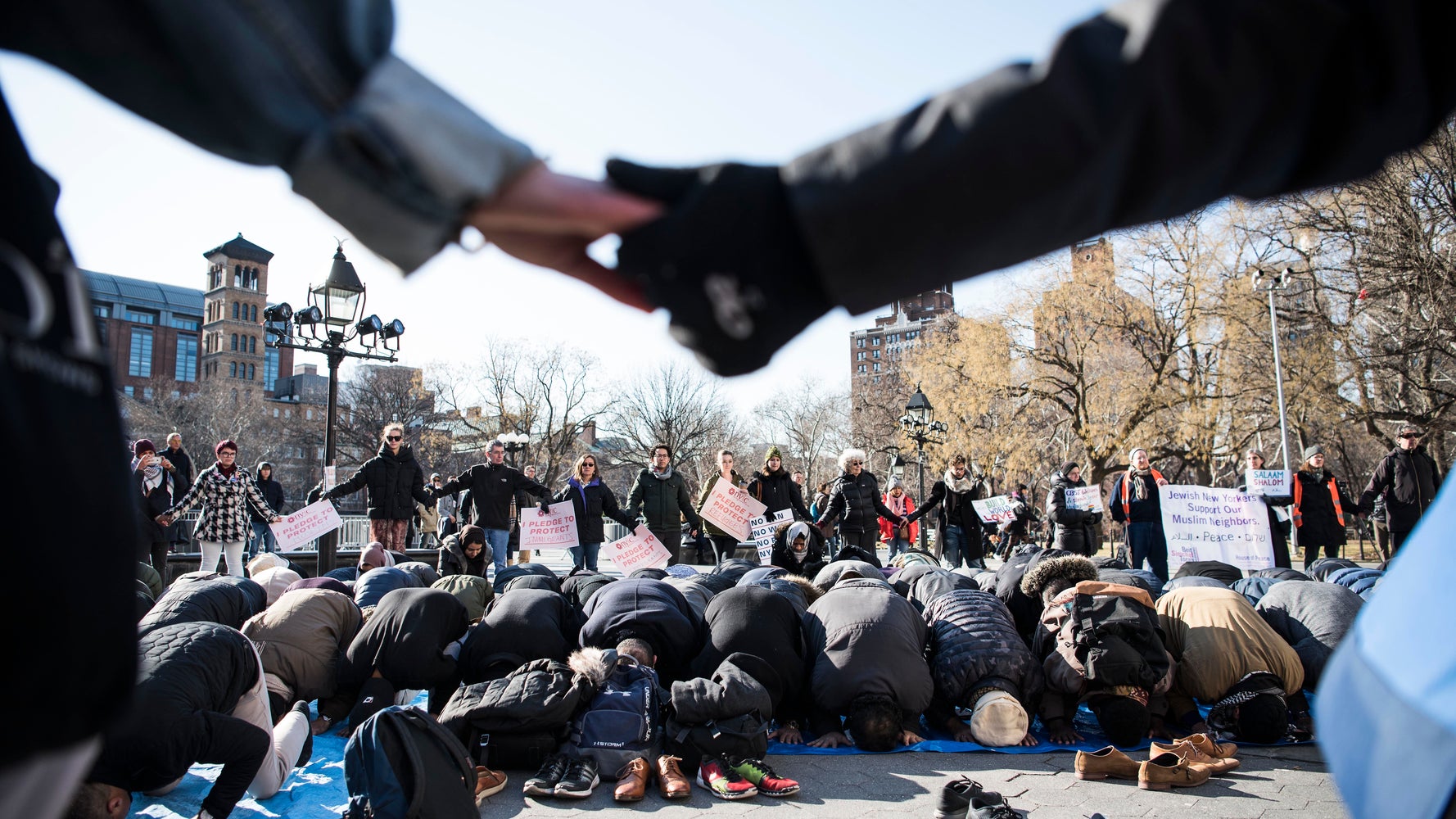 Allies Form Human Chain Around Muslims Praying During Travel Ban ...