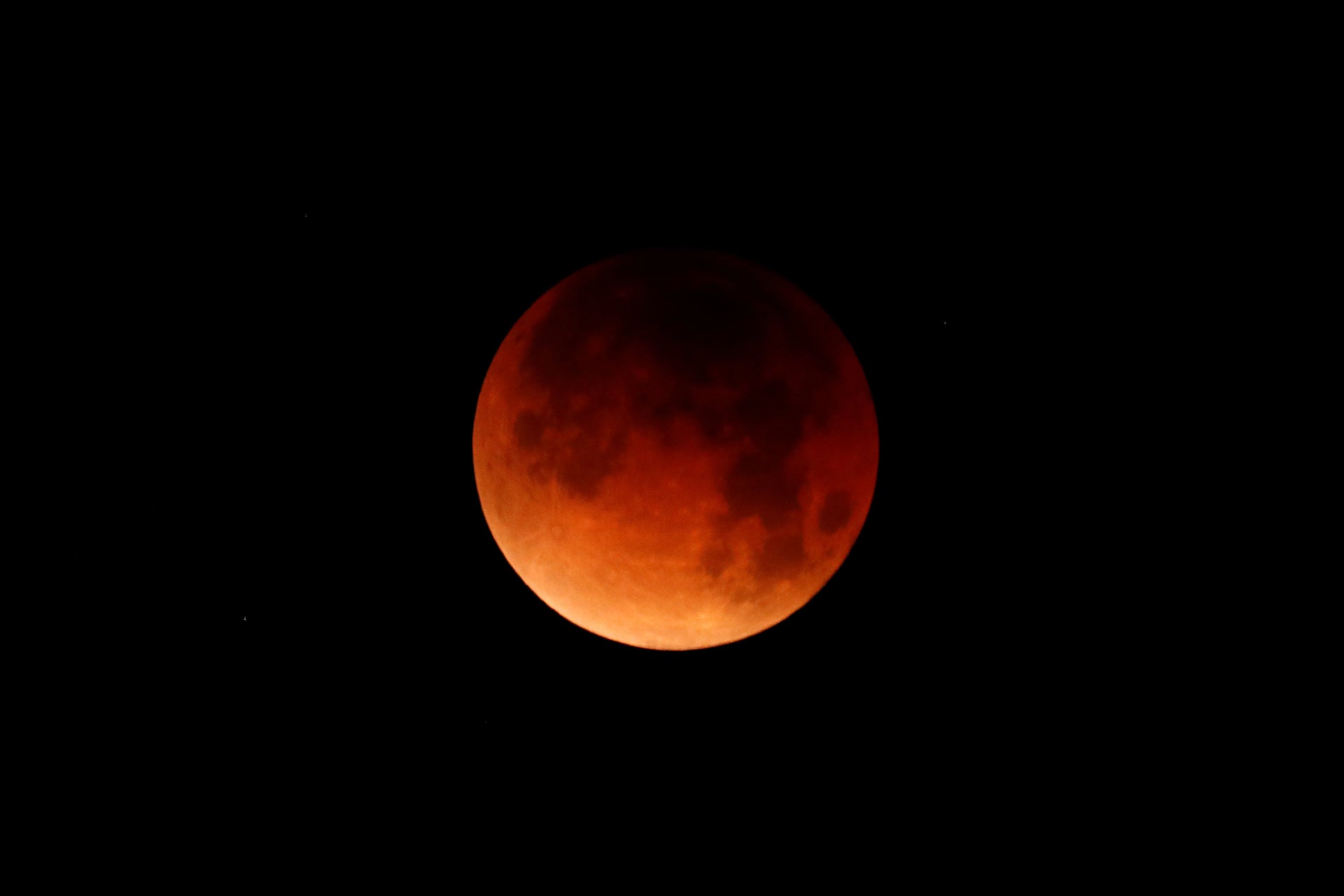 Breathtaking Photos Show The 'Super Blue Blood Moon' Around The World ...