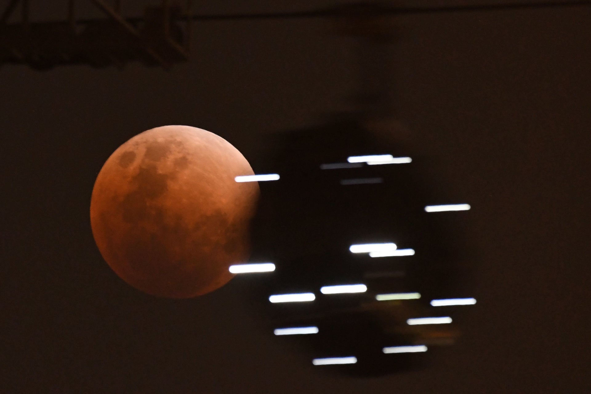 Breathtaking Photos Show The 'Super Blue Blood Moon' Around The World ...